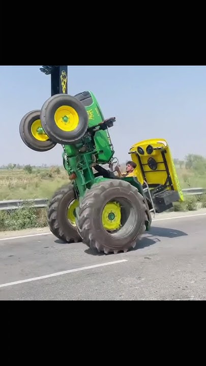 jaat new song Nishu deshwal old stunts John Deere tractor in road #youtubeshorts #nishudeshwal ...