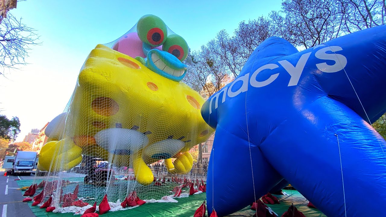 NYC LIVE Macy's Thanksgiving Day Balloon Inflation 2022 - YouTube