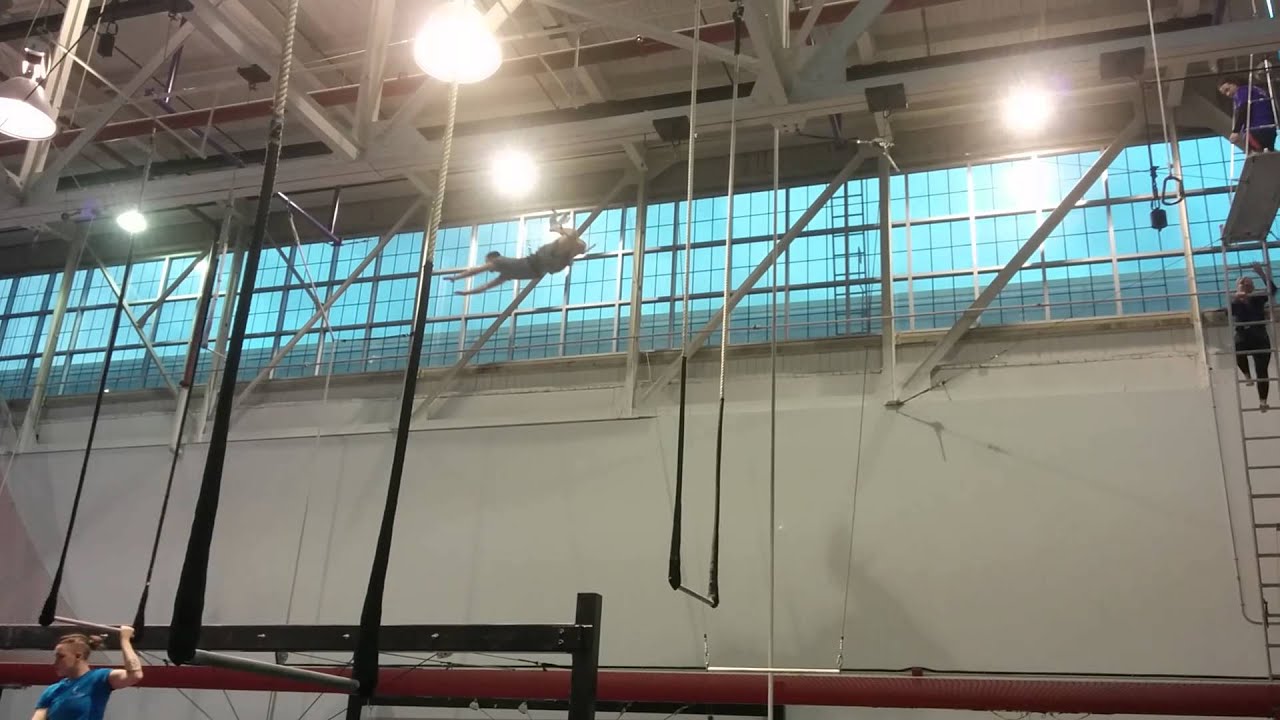 Flying Trapeze - Knee Hang - YouTube