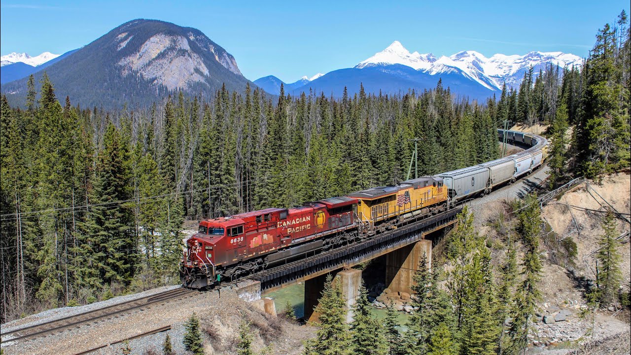 EX Holiday train unit w/UP GEVO!!! CP 8638, UP 8180 and CP 8747 lead CP 303 West at Ottertail ...