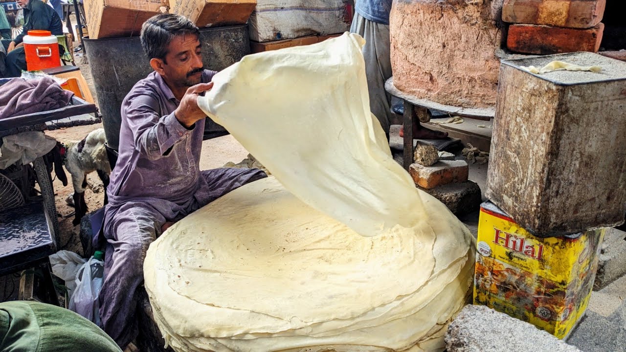 Huge Roti Making | Manda Roti Making | Roll Pati | Samosa Pati - YouTube