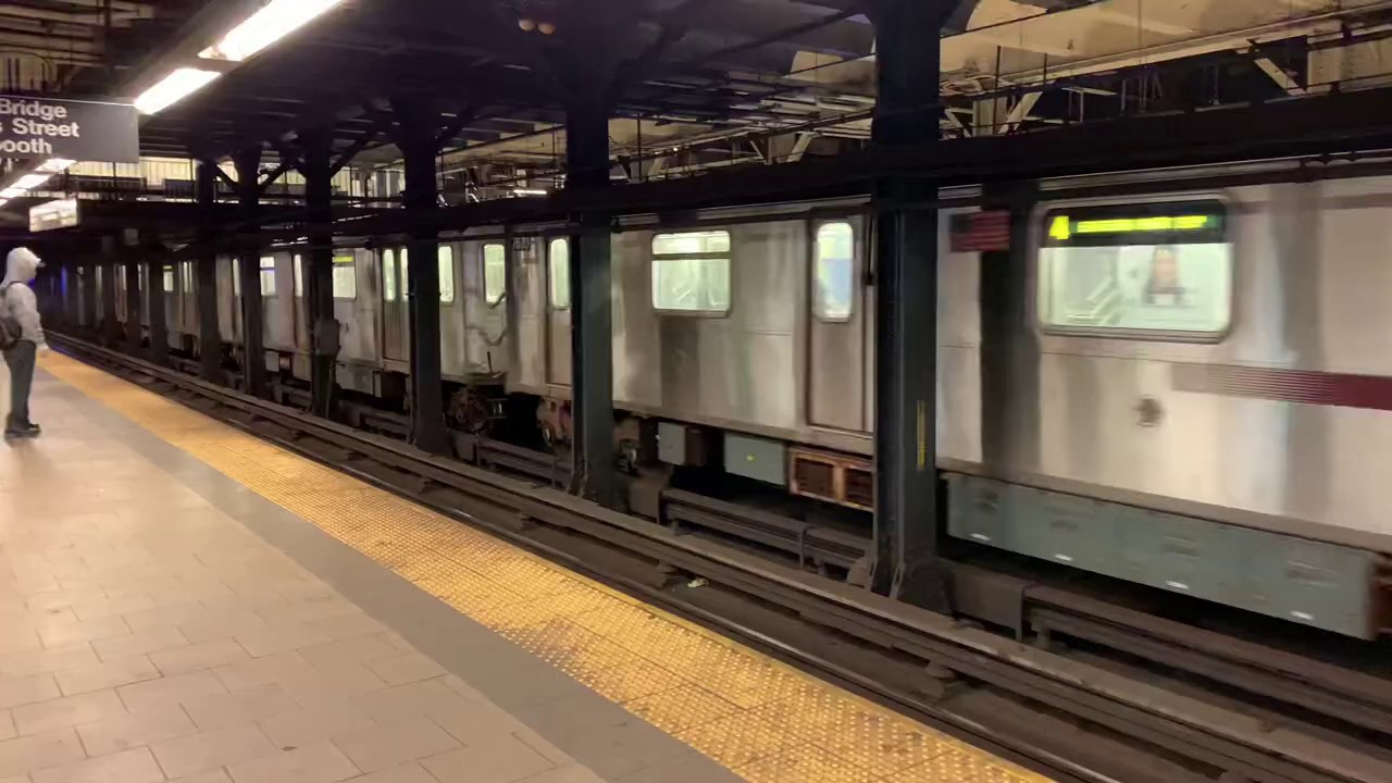 MTA New York City Subway: Crown Heights bound 4 express train of R142As ...