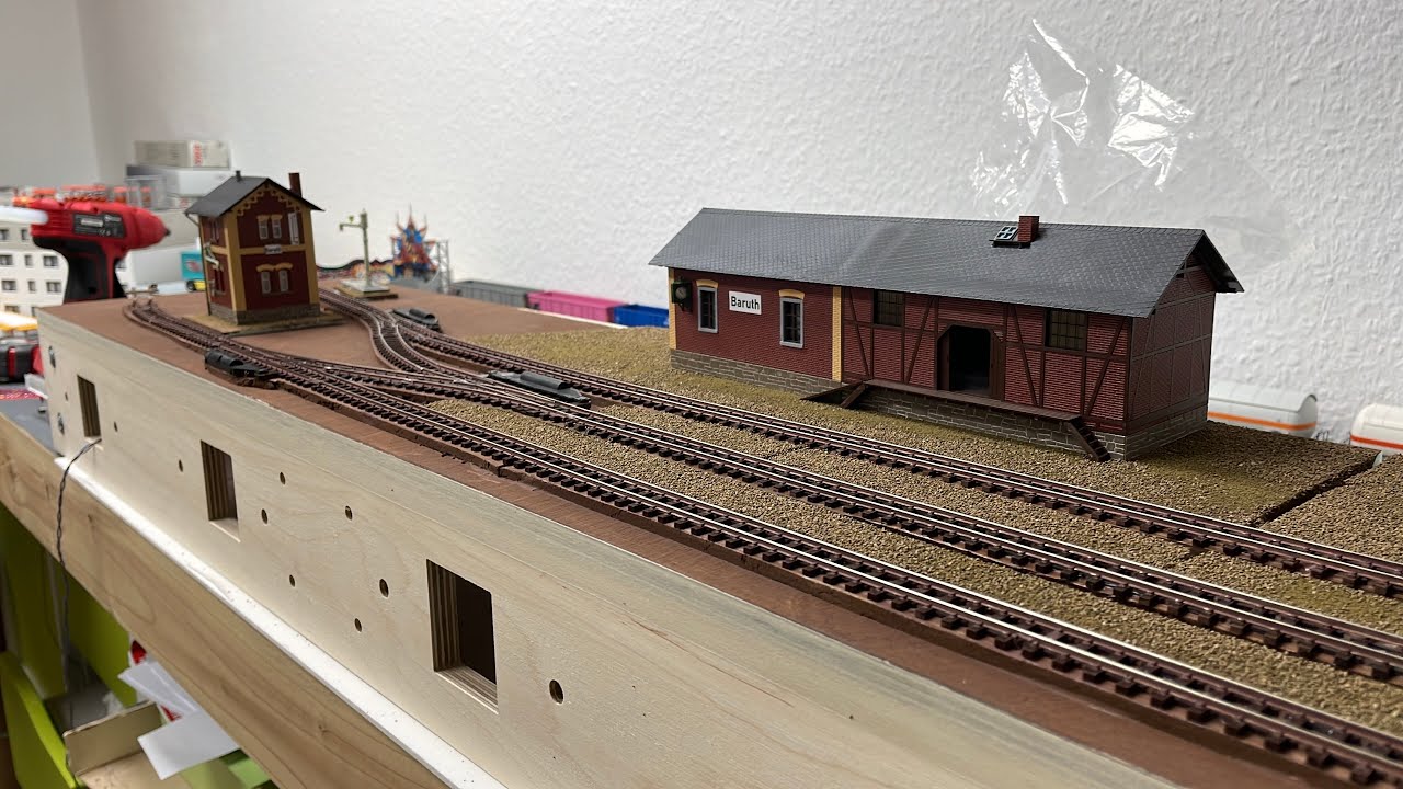 H0e Modulanlage #001 Bau des Bahnhofes - YouTube