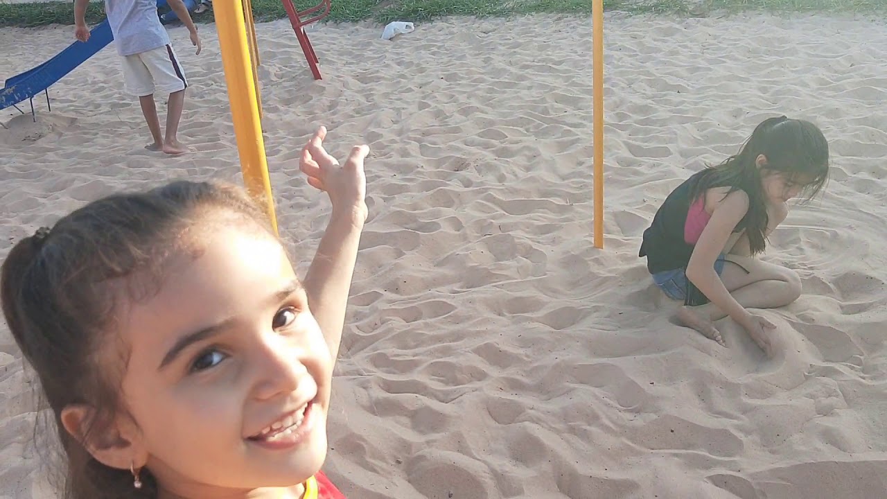 Alice Brincando No Parquinho ️ Youtube