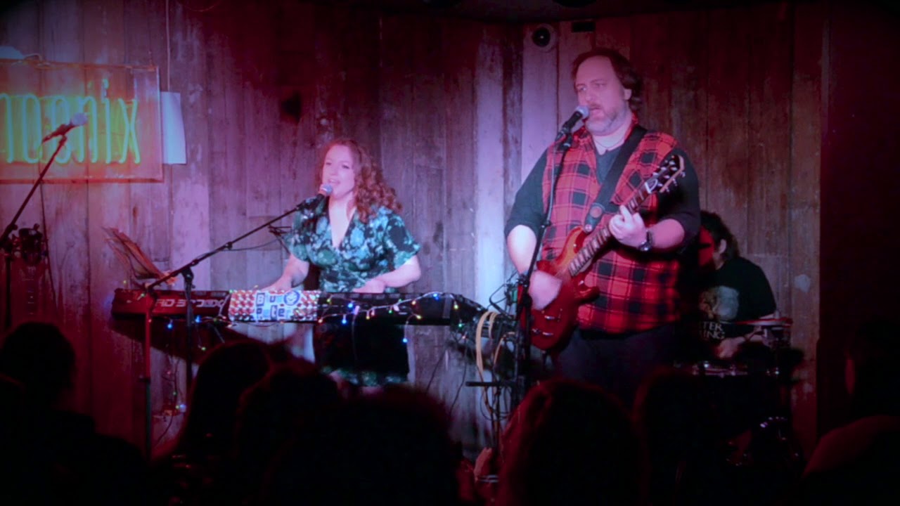 Mitch Benn and the Distractions - Mr Blue Sky - YouTube