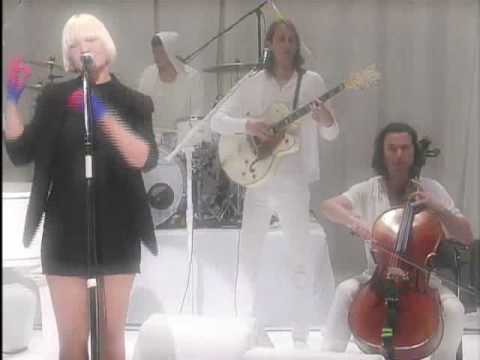 Sia - "Soon We'll Be Found" - Live on Letterman - YouTube