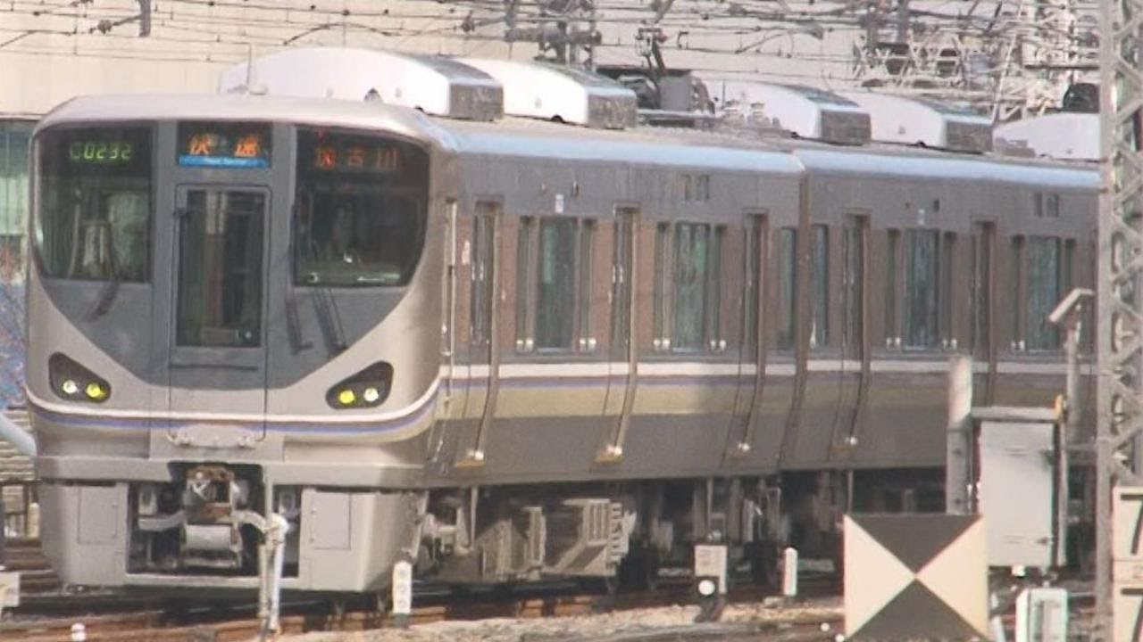225系 大阪駅到着 Brand new car JR-west 225 series urban train - YouTube