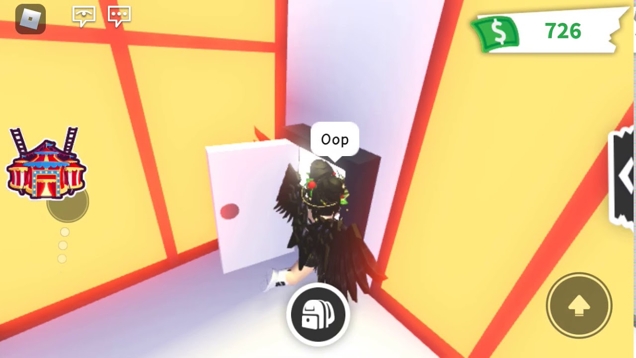 Me and Cait: Showing what the 350 robux house is like 👌 - YouTube