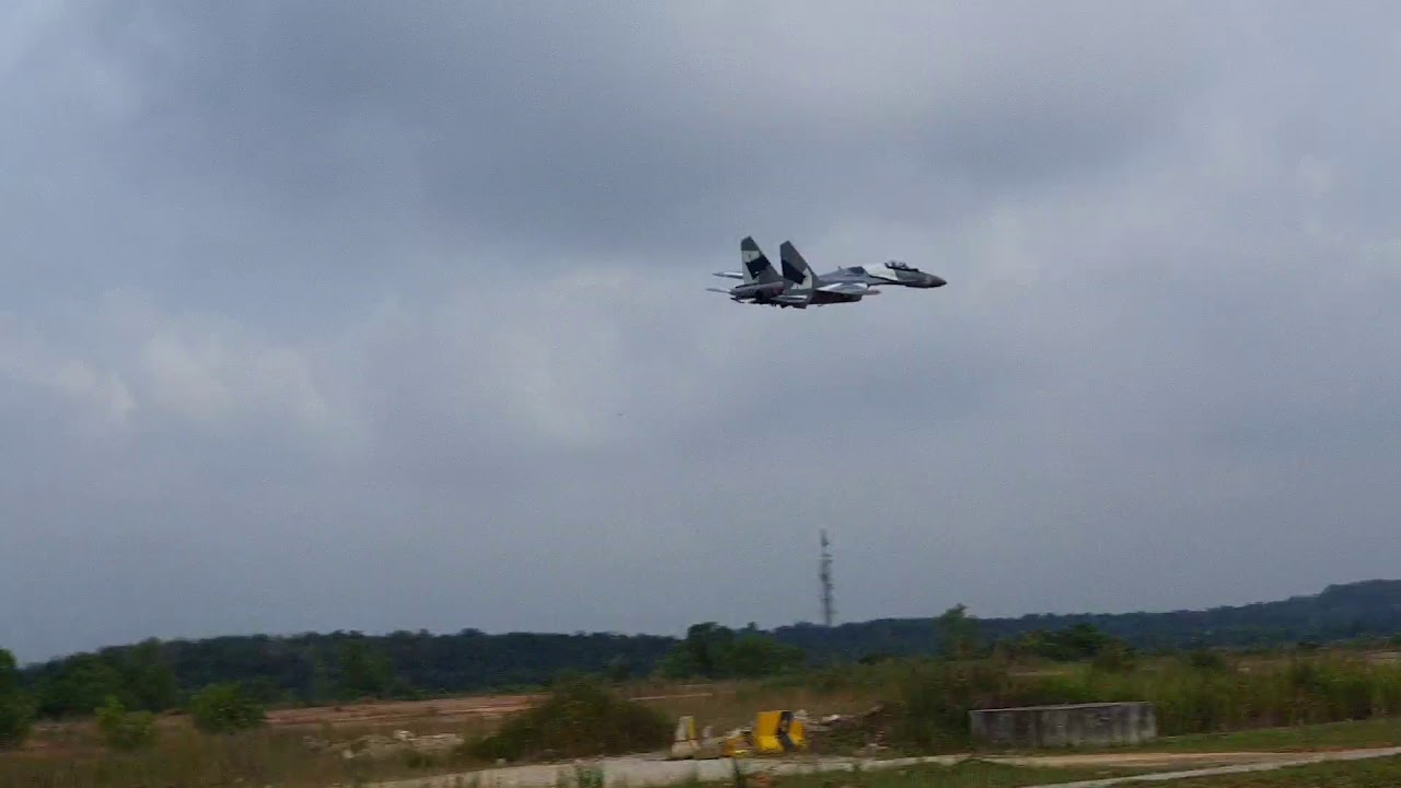 Freewing Su-35 converted to 4.5kg turbine. Near miss on take off and ...