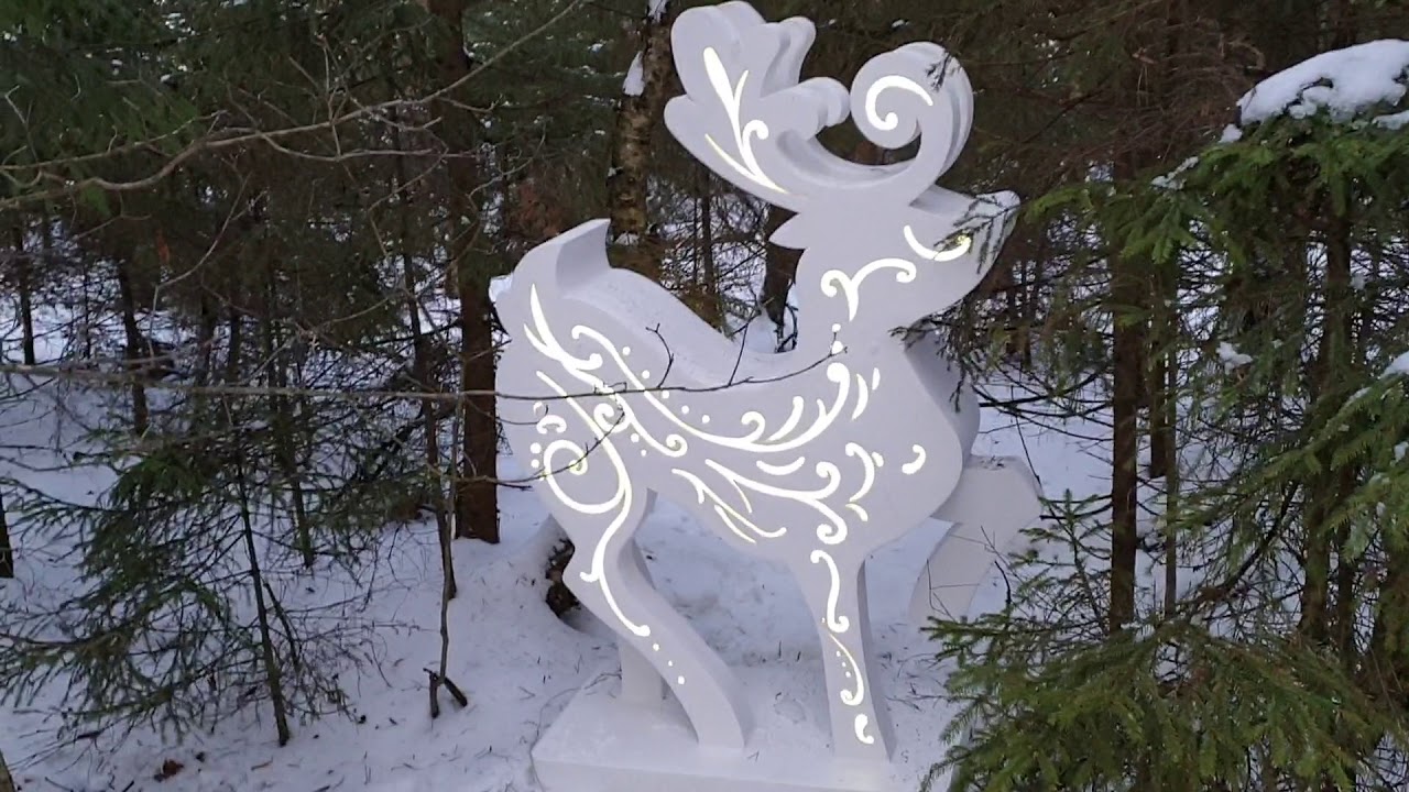 Новогодние светящиеся олени. Большой, красивый олень со светодиодной ...