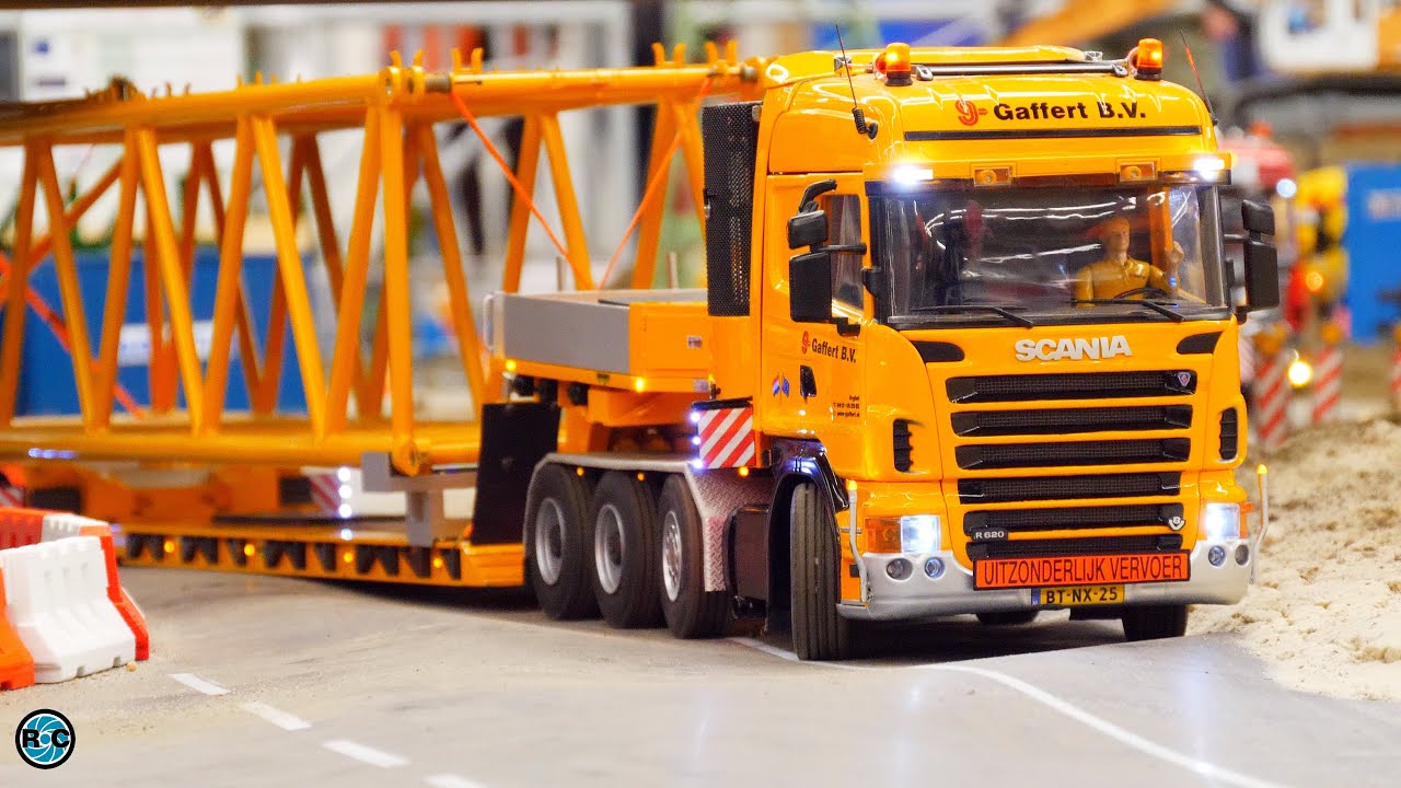RC Truck crane transport! Stunning R/C ACTION! | Intermodellbau 2021 ...