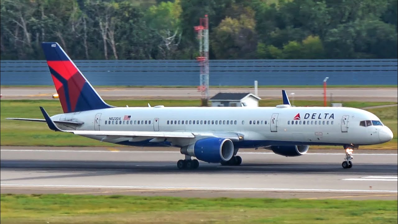 Delta Airlines B757-26D [N822DX] Takeoff at Minneapolis/ St. Paul Intl ...