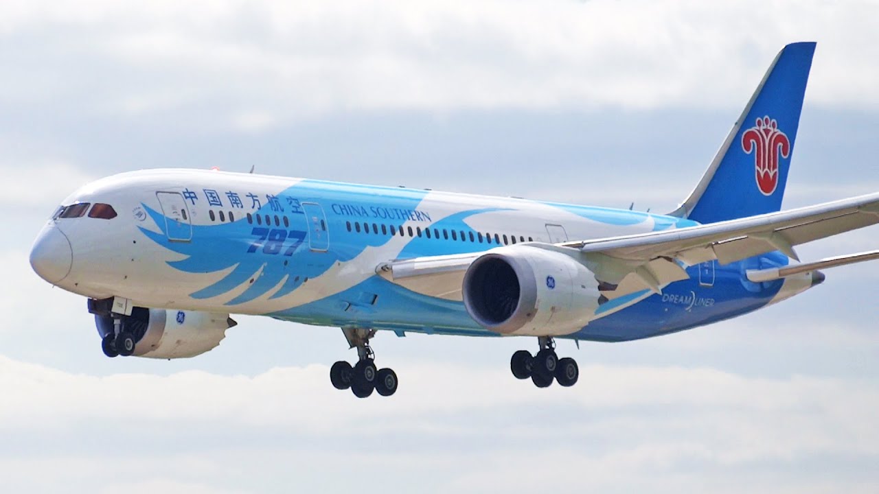 Boeing 787 Dreamliners Landing at London Heathrow Airport Runway 09L ...