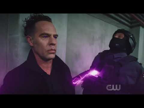 The Flash 4x22 - The Thinker storms the A.R.G.U.S. Castle