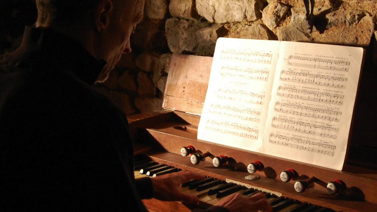 Jean-Louis Costes - Kyriales - 11 Sanctus - YouTube