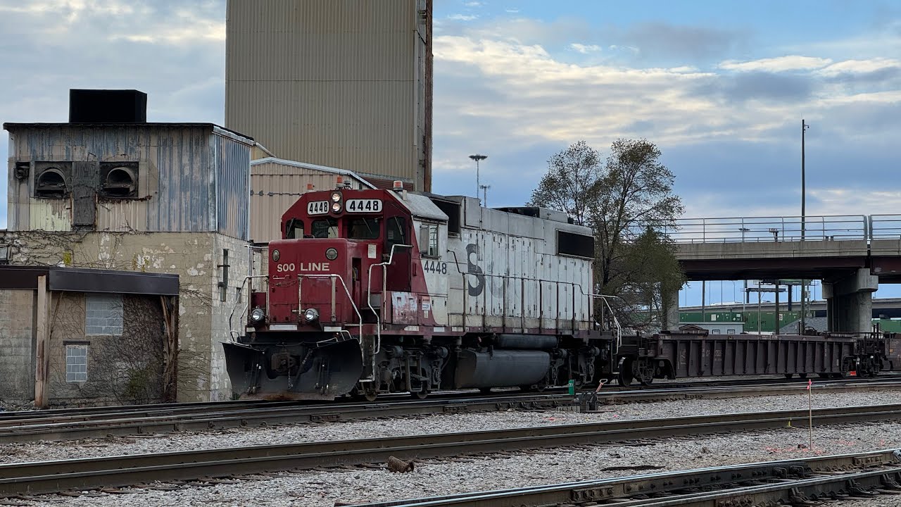 Franklin Park Railfanning - YouTube