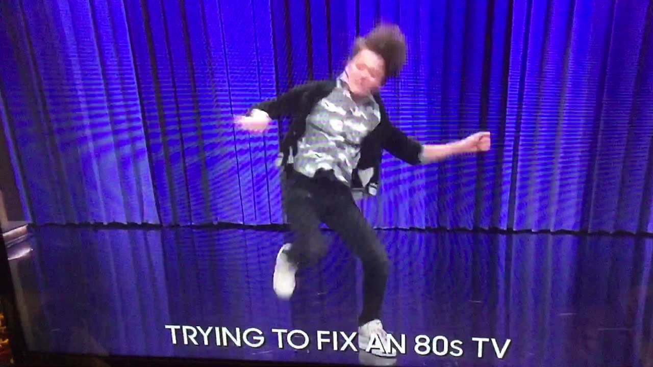 Stranger Things and It Cast Dancing - YouTube