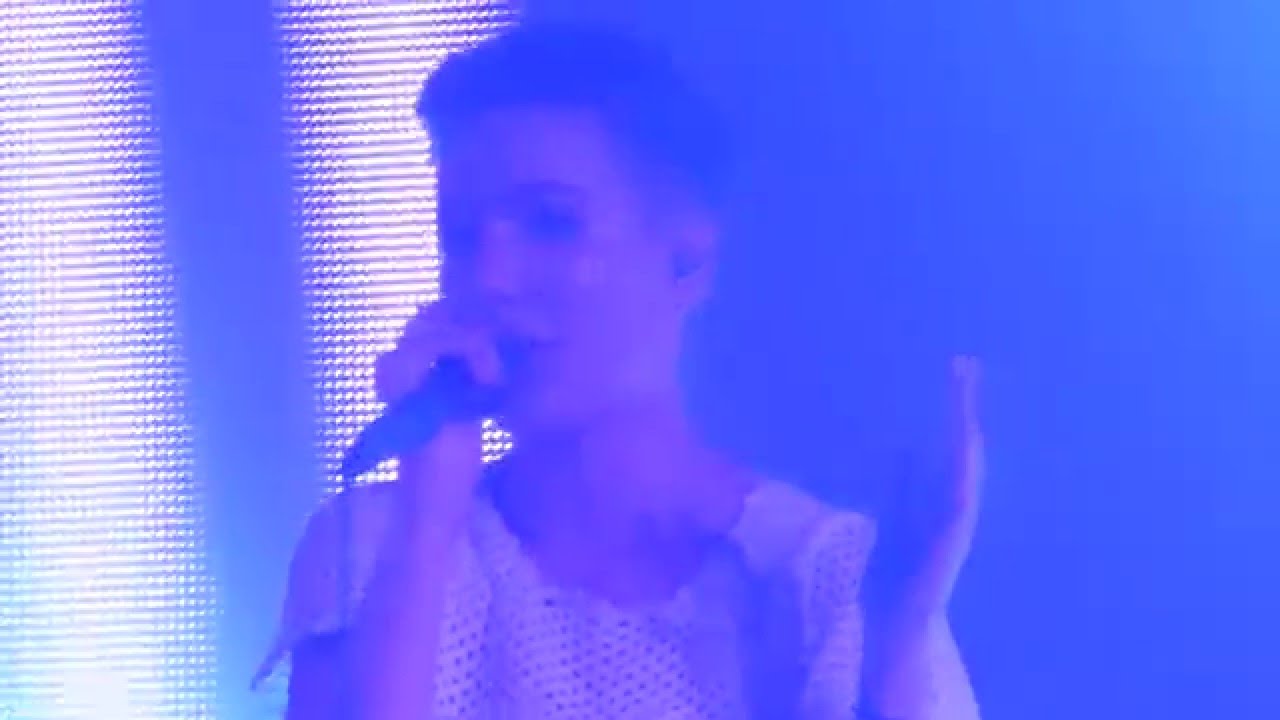 Halsey - Castle LIVE HD (2015) Badlands Record Release Show - YouTube