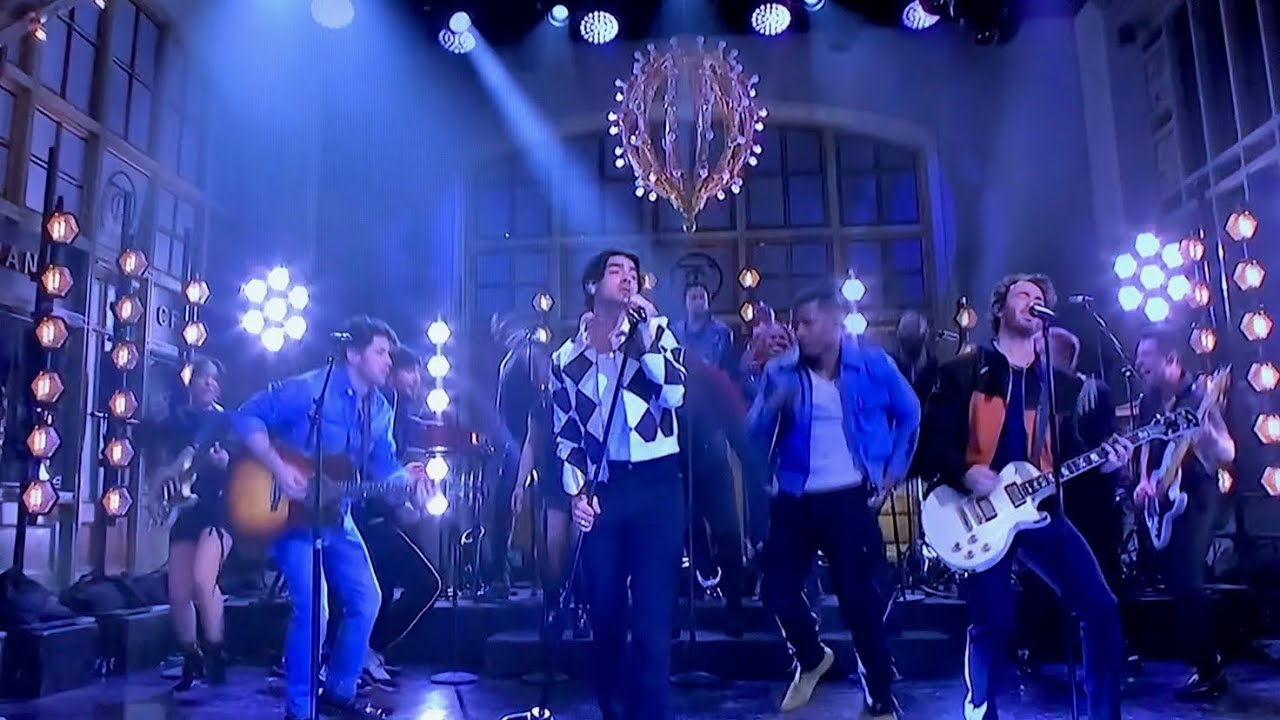 Jonas Brothers: Even The Walls Would Cry (Live) - SNL - YouTube