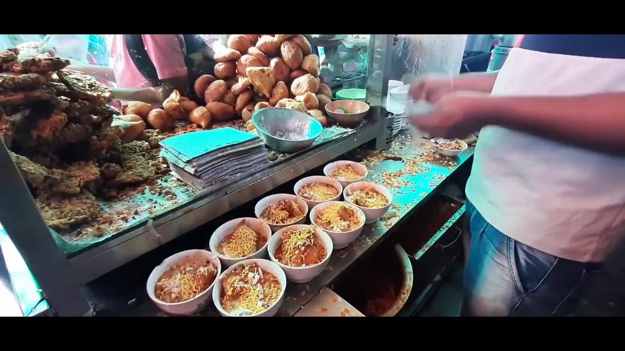 Famous Samosa With Spicy Sabji Tarri & Tarri Poha with Sev & Chivda ...
