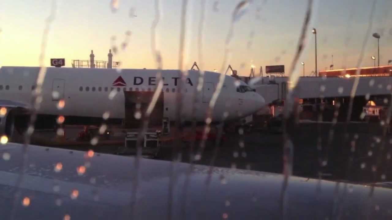Delta Pilot Retirement Ceremony at the Gate - YouTube