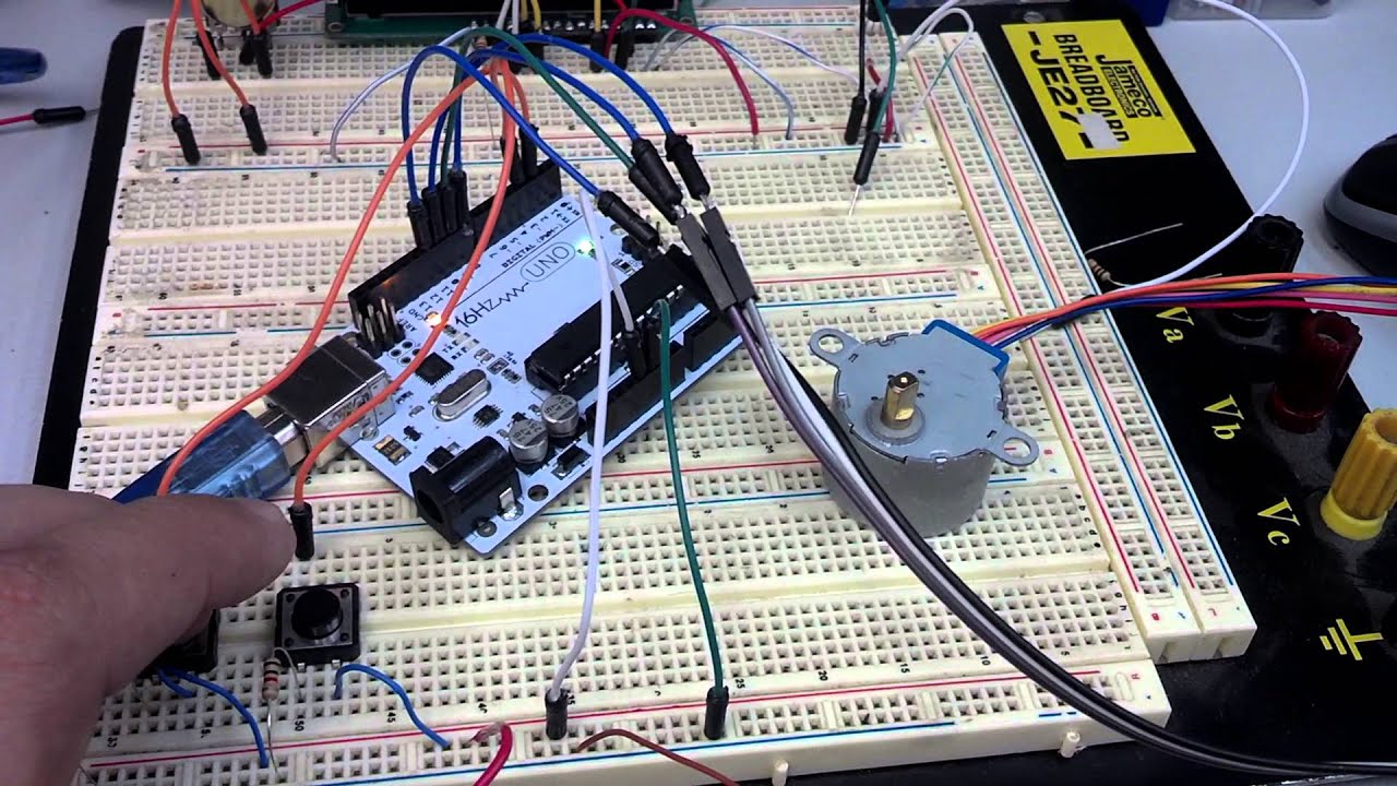 Arduino: Inversion de Giro de un Motor Schield - YouTube