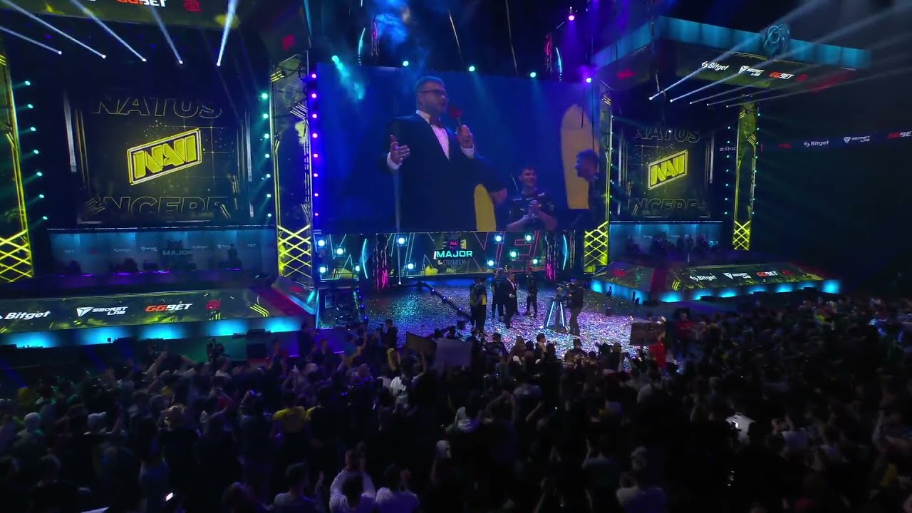 CS:GO Major Winner BOOMBL4 proposes to her girlfriend on stage - YouTube