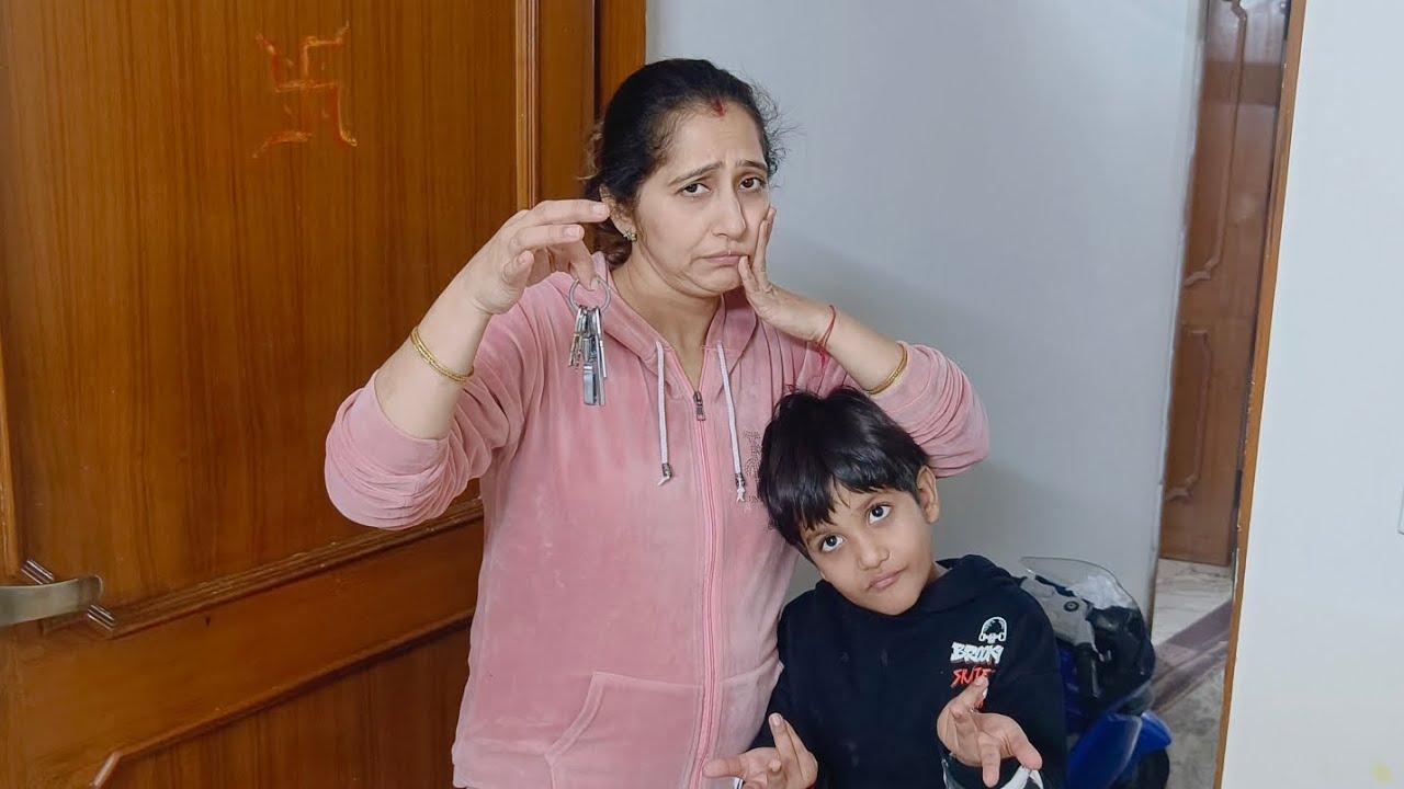 Ghar lock aur hum bahar🤦😳| Mommy and Chinu Vlogss - YouTube