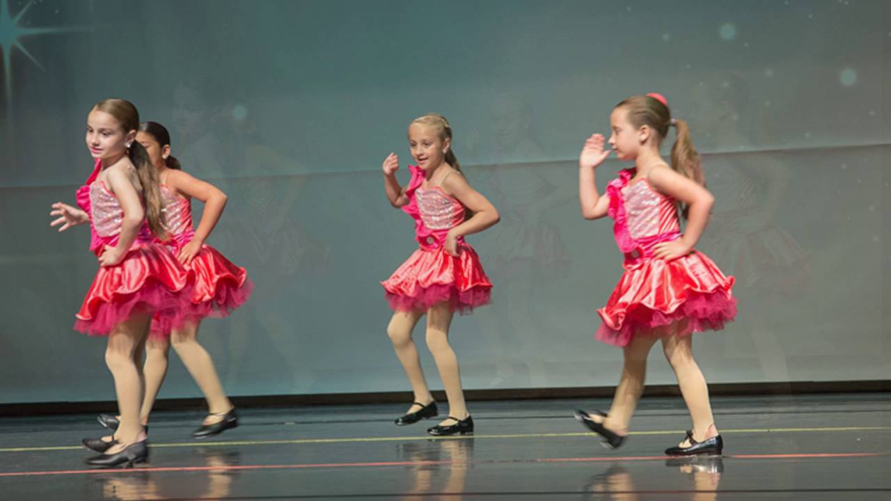 breaking pointe dance studio and Chloe Ostapow's recital - YouTube