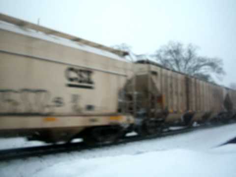 csx #7852 leads southbound grain train with conrail #8814 in the snow ...
