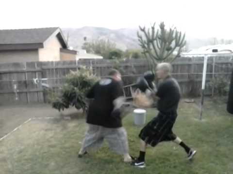 Sapo.get.down with the gloves Banning Ca Round #2 - YouTube