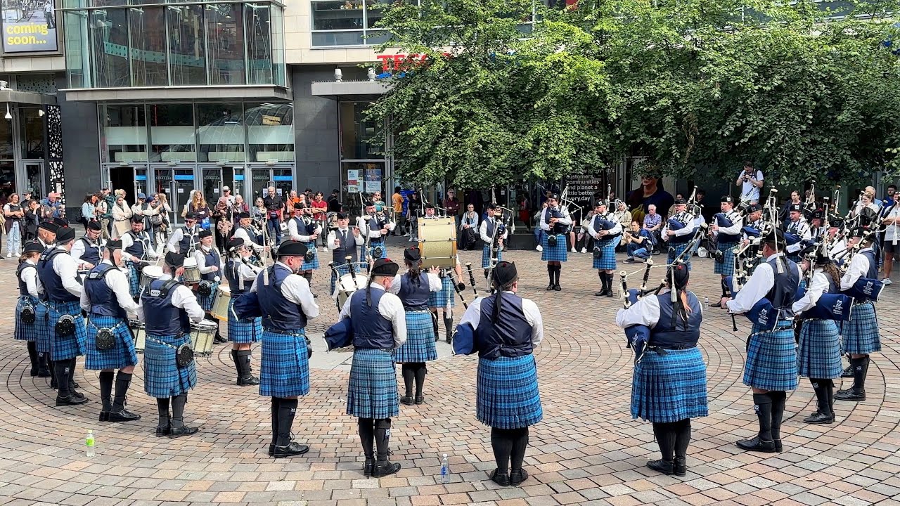 City of Edinburgh Pipe Band playing in Glasgow City centre for 2023 ...