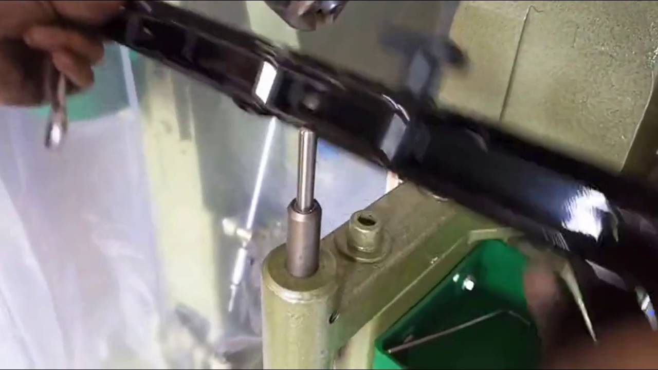 Auto feed rivet machine Semi hollow rivets - YouTube