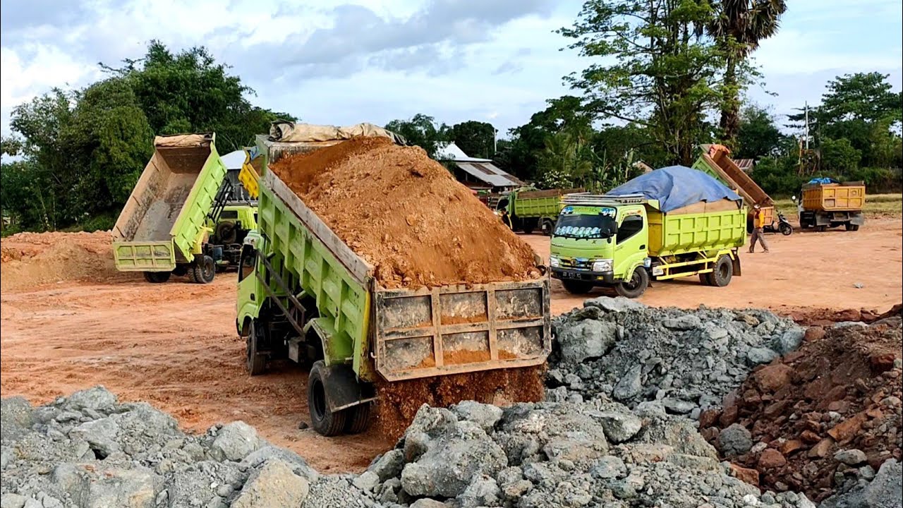 Mobil Truk Hino Dutro Jomplangin Tanah merah full bak//dump truk - YouTube