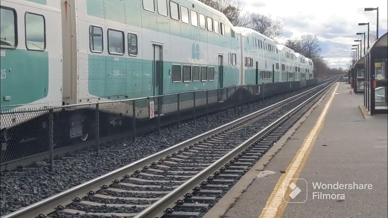 Railfanning Rouge Hill Go - YouTube