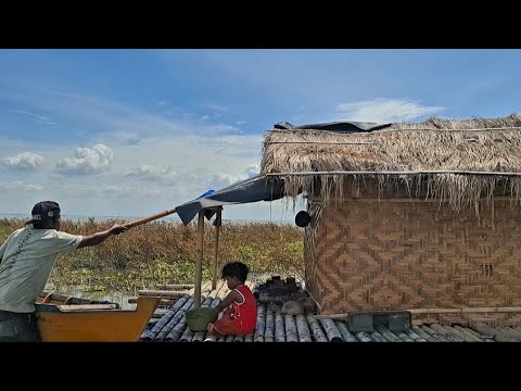 BERTAHAN HIDUP SEKELUARGA SUKU BUGIS DI GUBUK APUNG BERUKURAN 2 X 3 DI DANAU TEMPE 