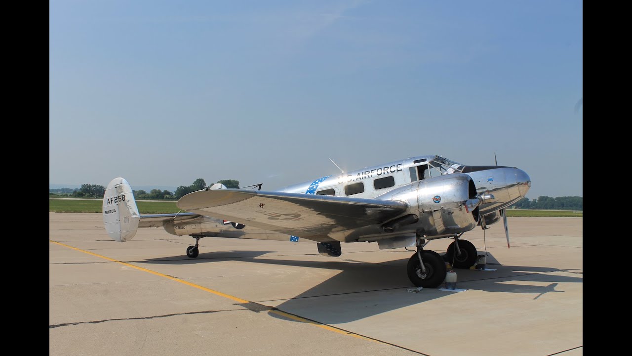 Aviatická pouť 2015 - Beechcraft 18 Twin Beech - YouTube