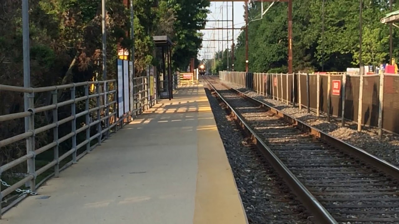 Septa train at secane station - YouTube