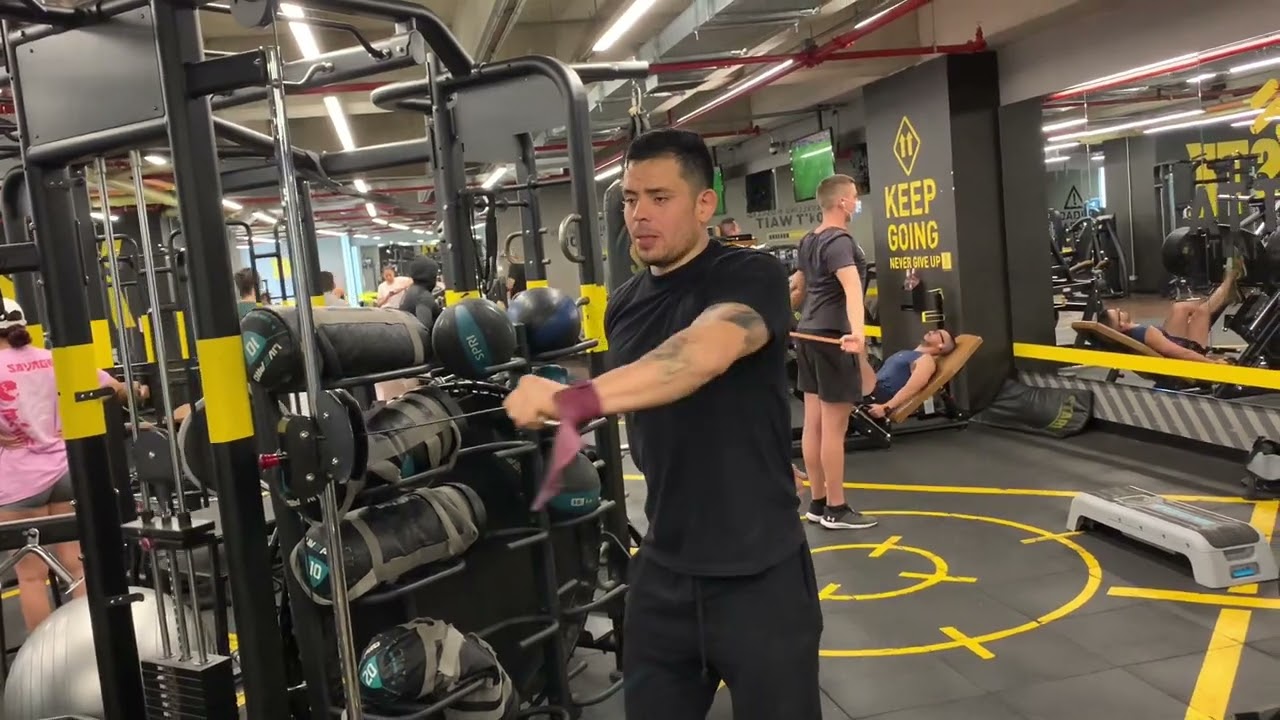 Rotación externa para espalda y hombro en polea - YouTube