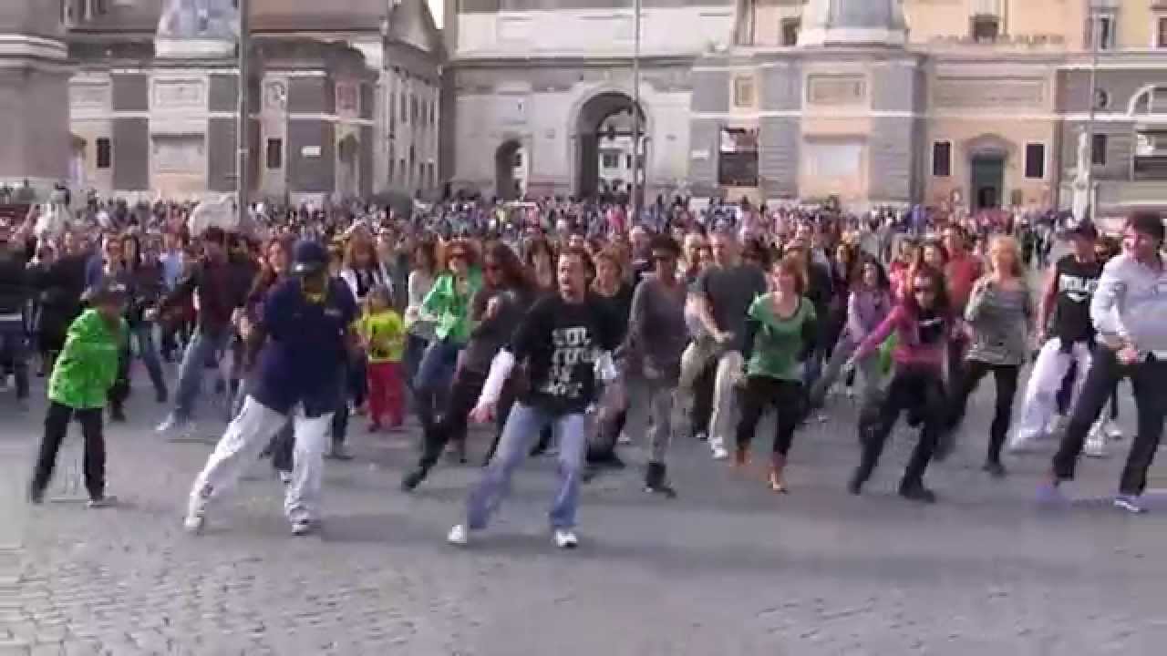 Happy Flash Mob Roma 6 aprile 2014 - YouTube