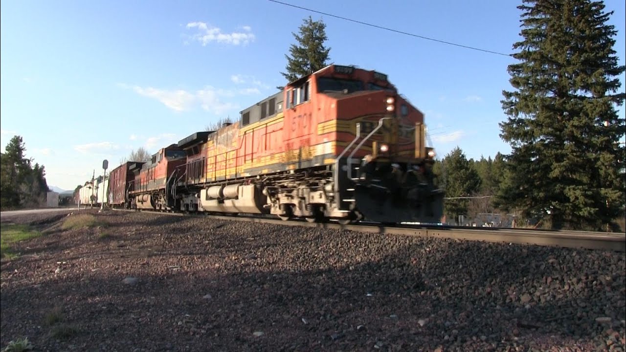 BNSF Train Spotting HD: BNSF 5701 & 1014 Leads Mixed Freight West At ...