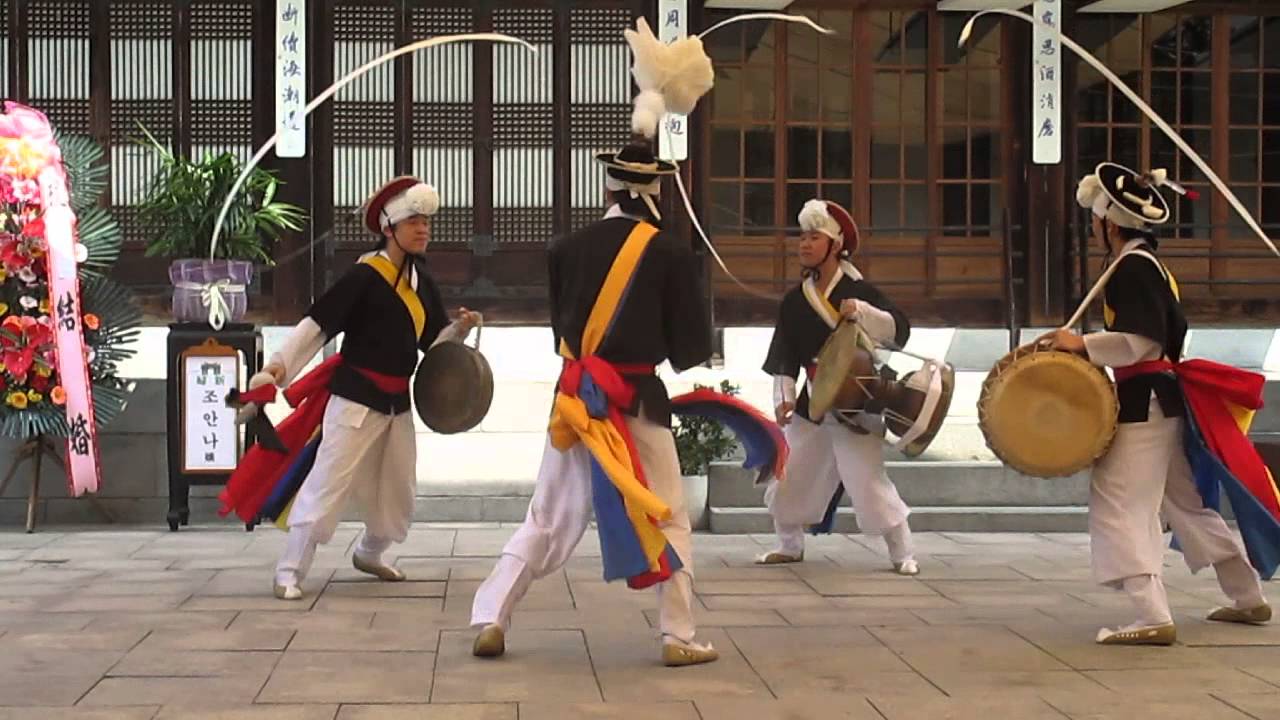 Samulnori Performers - YouTube