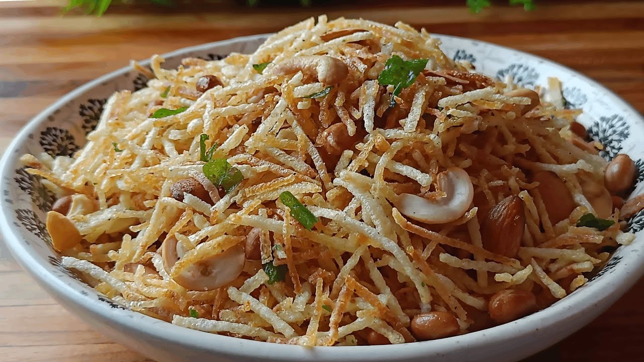 Crispy Aloo Laccha Namkeen Recipe | Homemade Potato Snack in Minutes ...