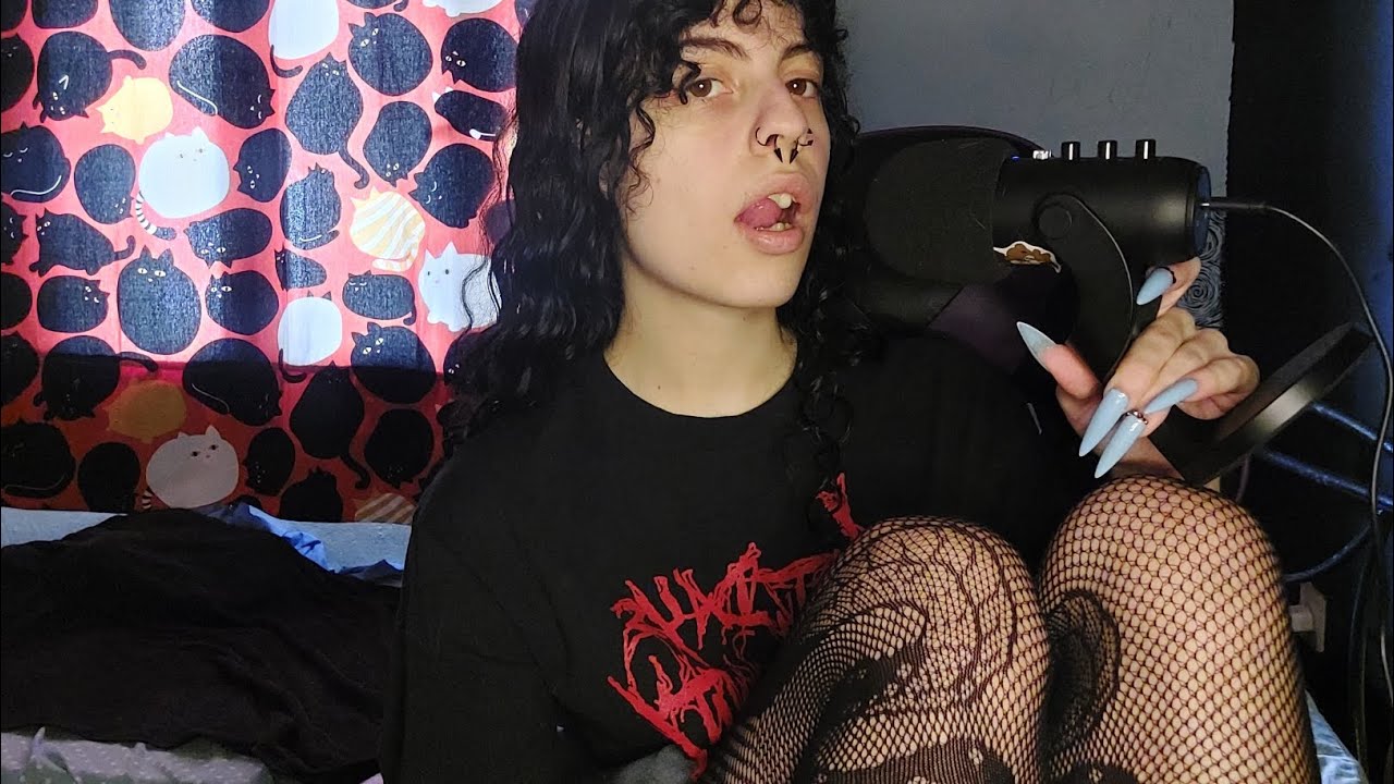 ASMR Mouth Sounds + Close-up Lip Gloss application - YouTube