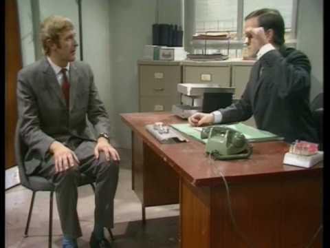 Monty Python - Silly Job Interview [sub ita] - YouTube