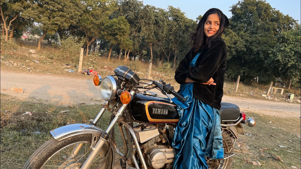 Girl Reviving Rx 100 in saree 💨💨|| #rx100 #rxgirl - YouTube