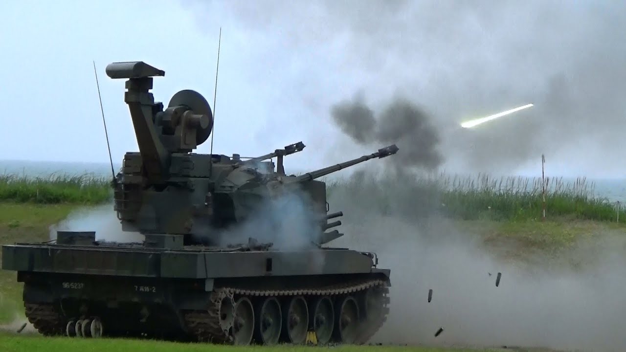 87式自走高射機関砲の対空実射訓練展示 静内駐屯地・第7高射特科連隊記念行事2016年 Type 87 SPAAG of Anti ...