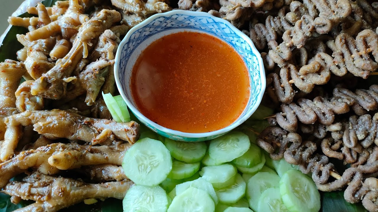 SPICY CHICKEN FEET AND ISAW/PHILIPPINES STREET FOOD/ HOME COOKED - YouTube