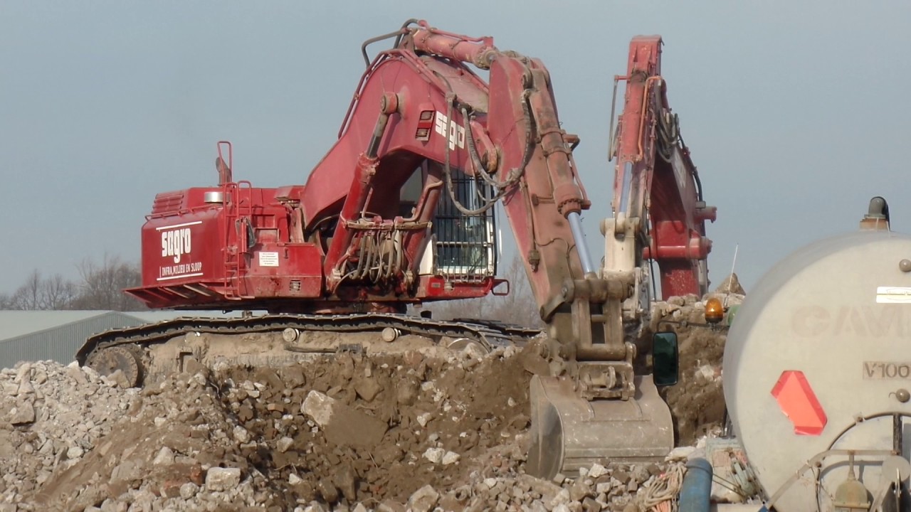 CATERPILLAR 375 EXCAVATOR DRIVING AND LOADING - YouTube