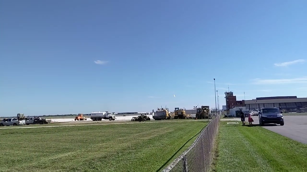 KIXD Flyby - USAF Thunderbirds - YouTube